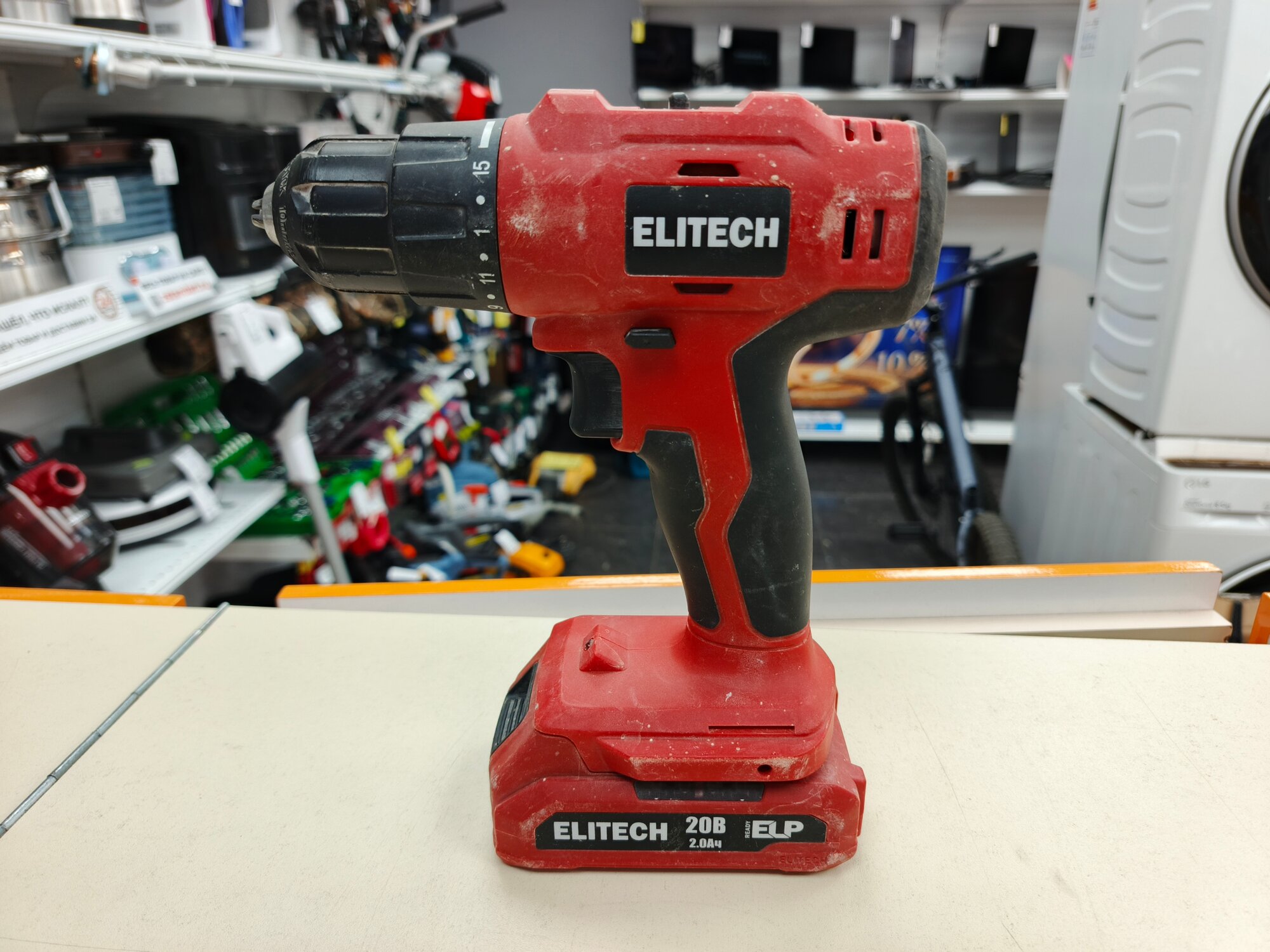 Дрель-шуруповерт аккумуляторная Elitech ДА 20-2СЛ, 20 В Li-ion 2x2 Ач б/у уценка