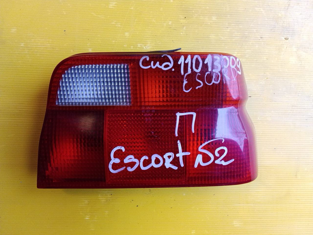 Ford Escort Фонарь задний правый