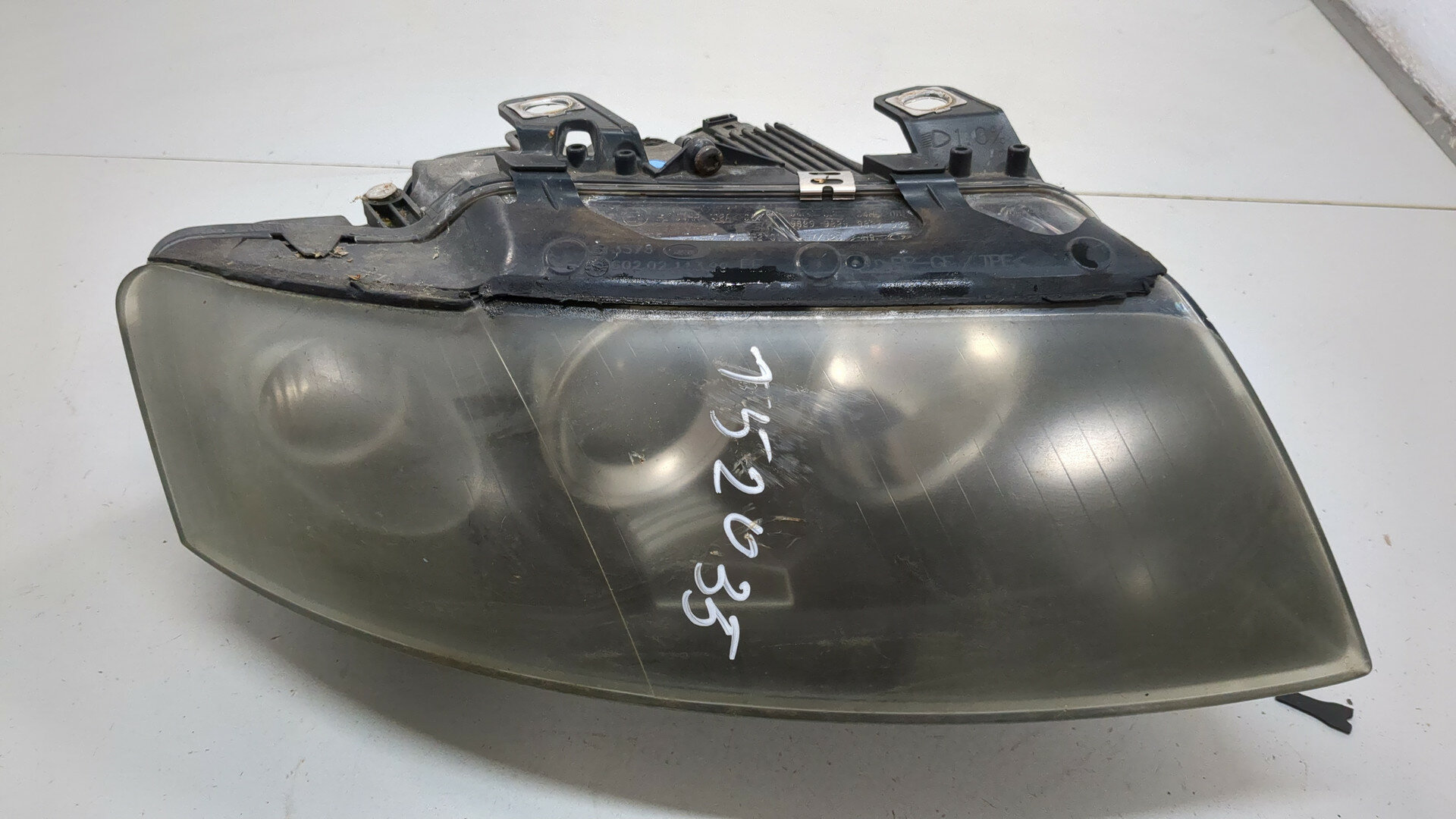 Фара (передняя) правая Audi A4 (B6) Б/У