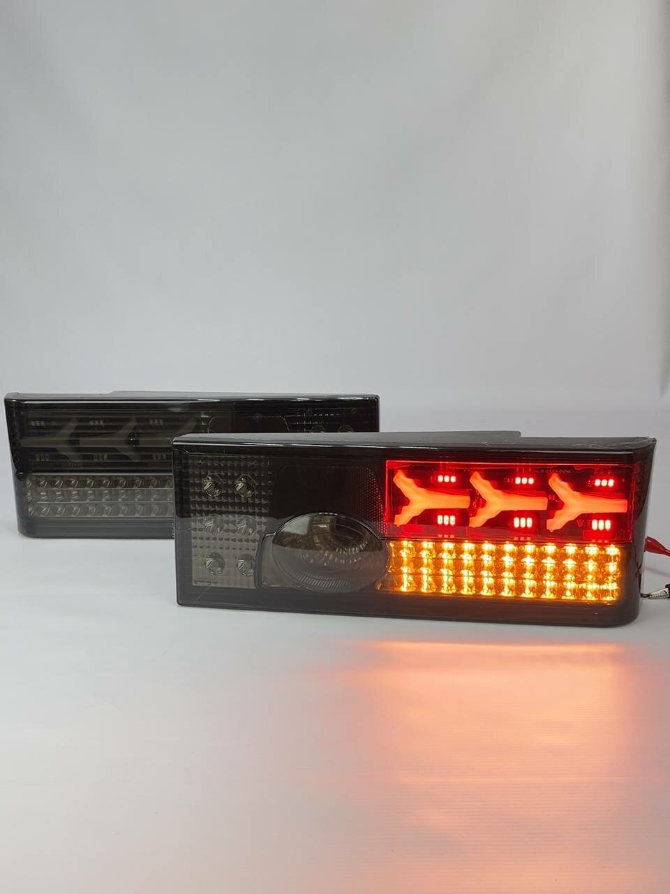 Фонари задние светодиодные для 2108, 2109, 21099, 2113, 2114. Стрелки, бегающий поворотник тонированные. Комплект левый+правый.