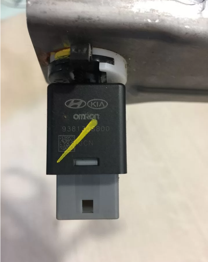 Kia Rio Рио датчик включения стоп-сигнала, б/у