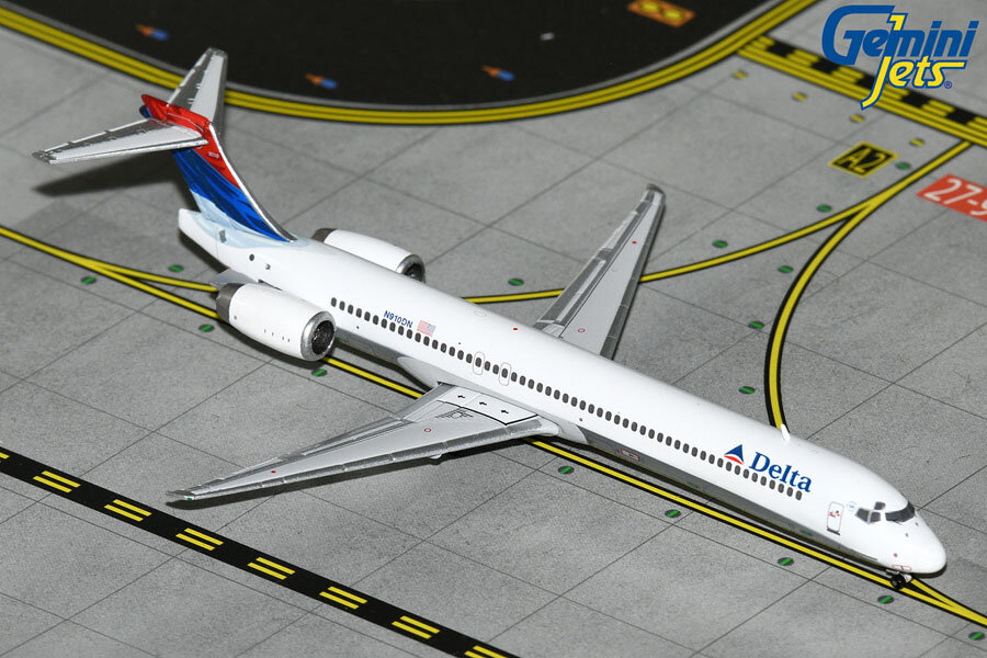 Gemini Jets Модель самолета McDonnell Douglas MD-90 Delta Air Lines