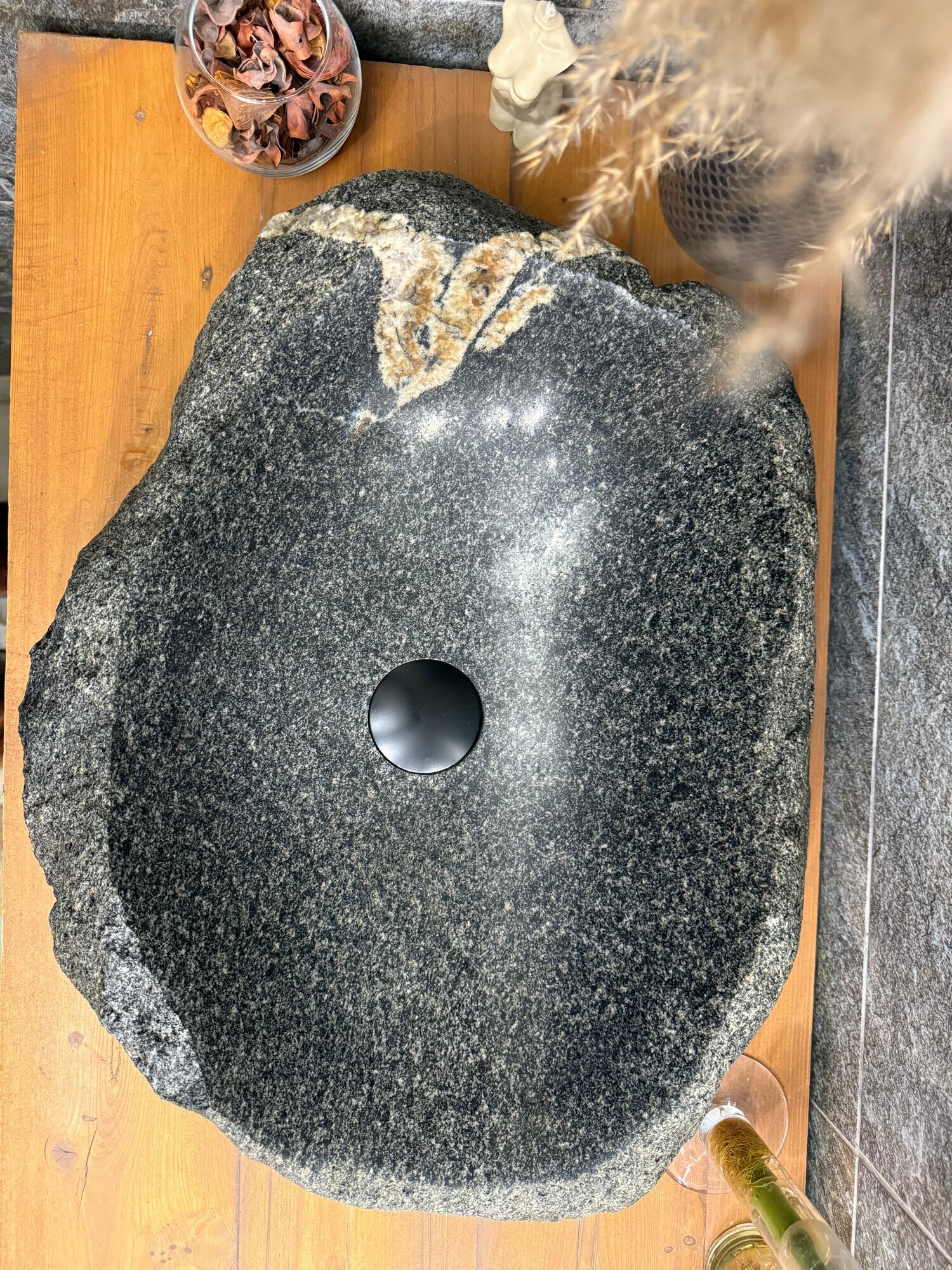 Раковина накладная из натурального камня Black Swan, Dark Taurus (56x43)