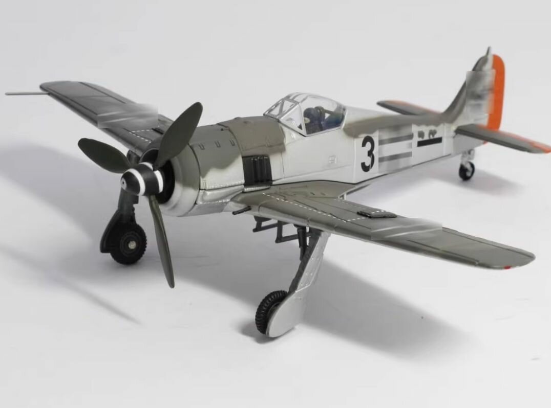 Corgi AA34316 1/72 Готовая модель истребителя Focke-Wulf Fw 190 F-8 Черный 3, 1945 год