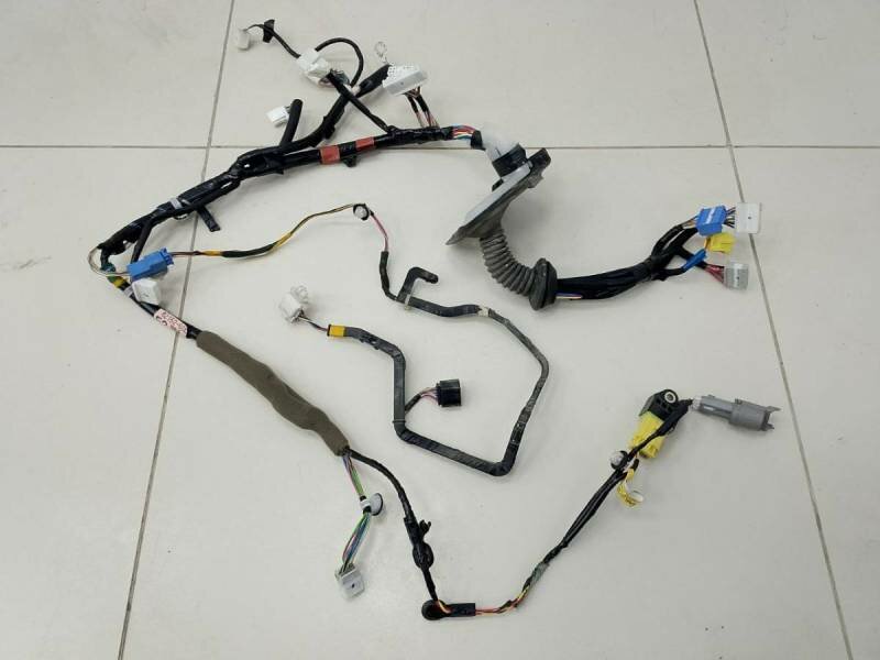 Проводка двери Toyota Land Cruiser J200 2007-2015 кат.номер: 8215260E32