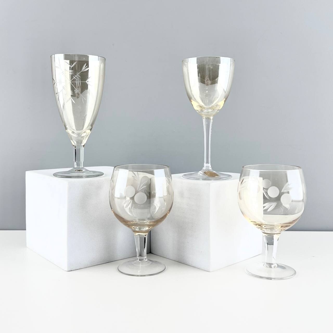 Винтажная рюмка "Снежинки и ягоды". Набор 4 шт. Стекло Богемия. Чехословакия, 1970-е.