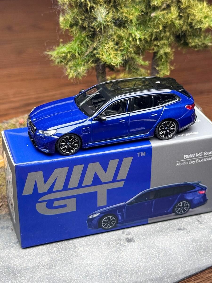 Машинка MINI GT 1/64 MGT 1080 BMW M5 Touring (G99) Marina Bay Blue Metallic Die-cast Alloy Car Model Collection Gift