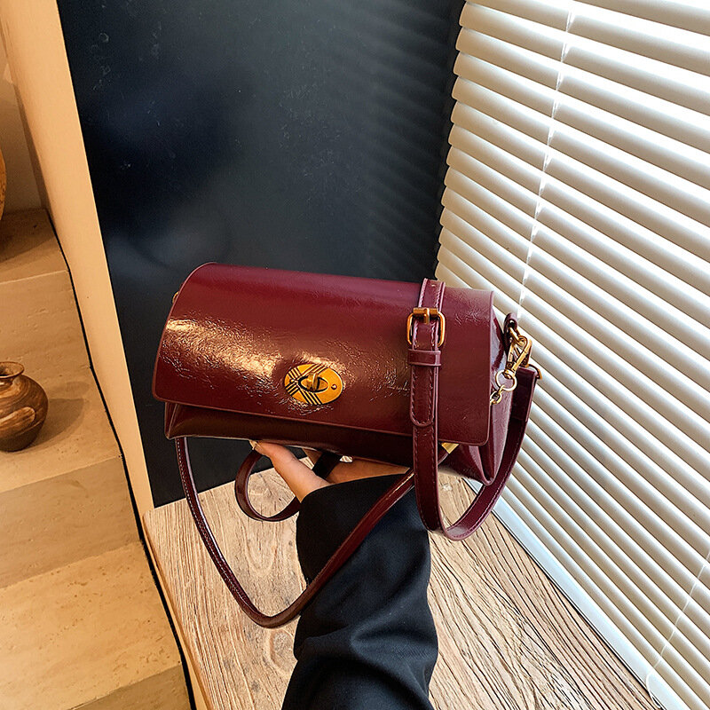 Французская восковая кожаная сумка через плечо для женщин, новая ретро мода 2025, багетная сумка, кроссбоди, маленькая квадратная сумка