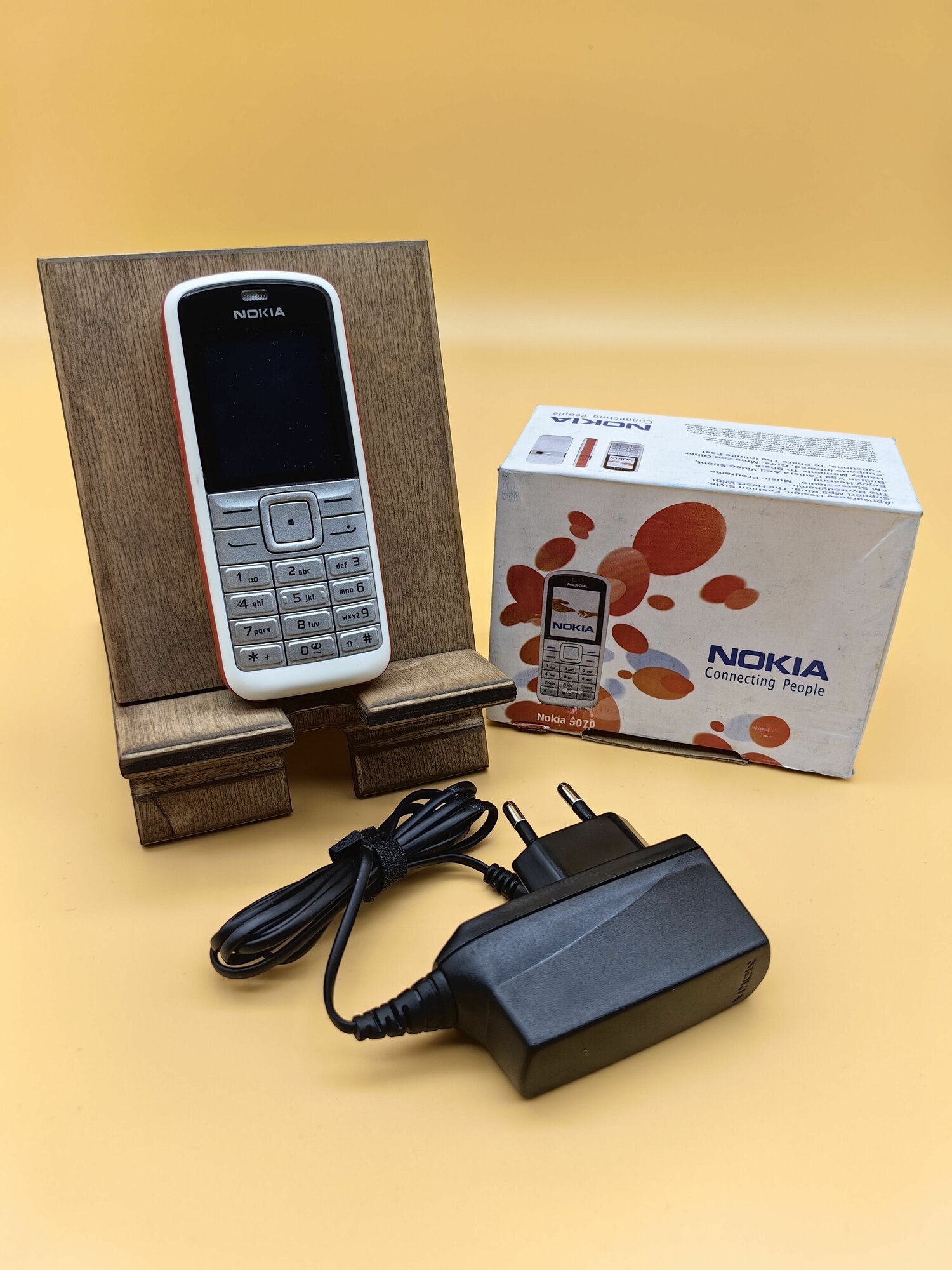 Мобильный кнопочный телефон Nokia 5070, Красный