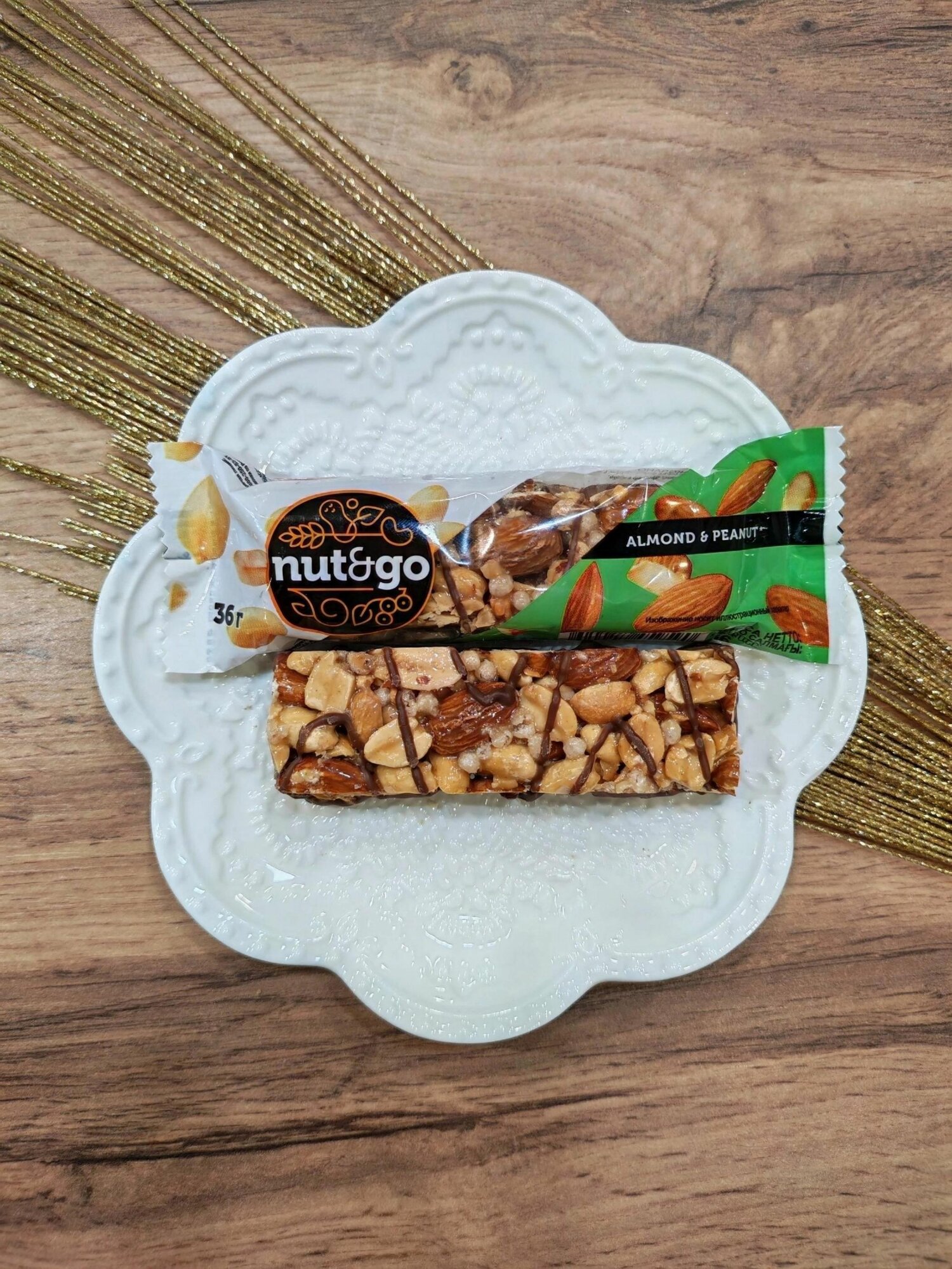 14 батончиков nut&go Almond, peanut.