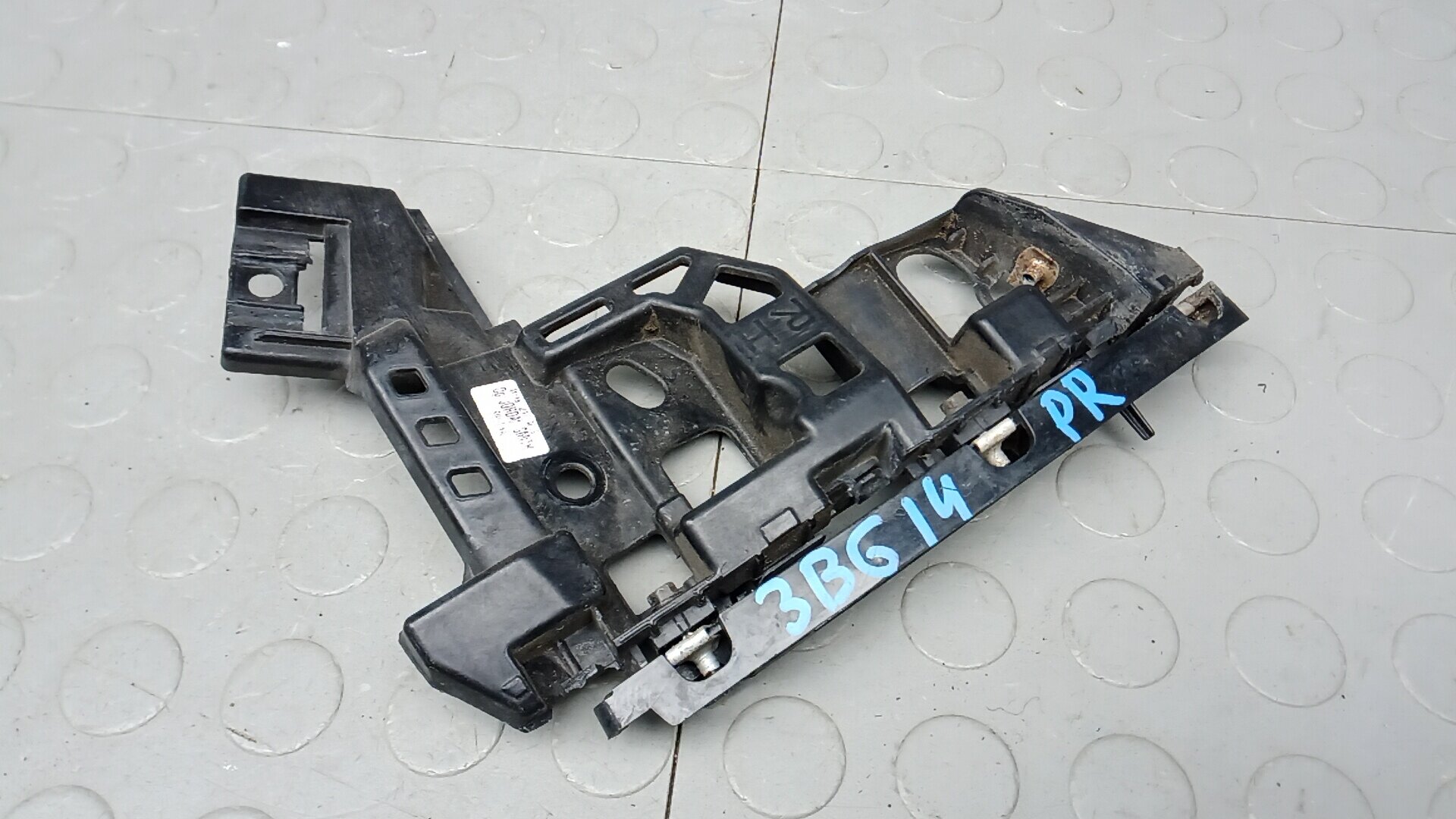 кронштейн крепления крыла OPEL ASTRA K, Номер 236528514, 39020433