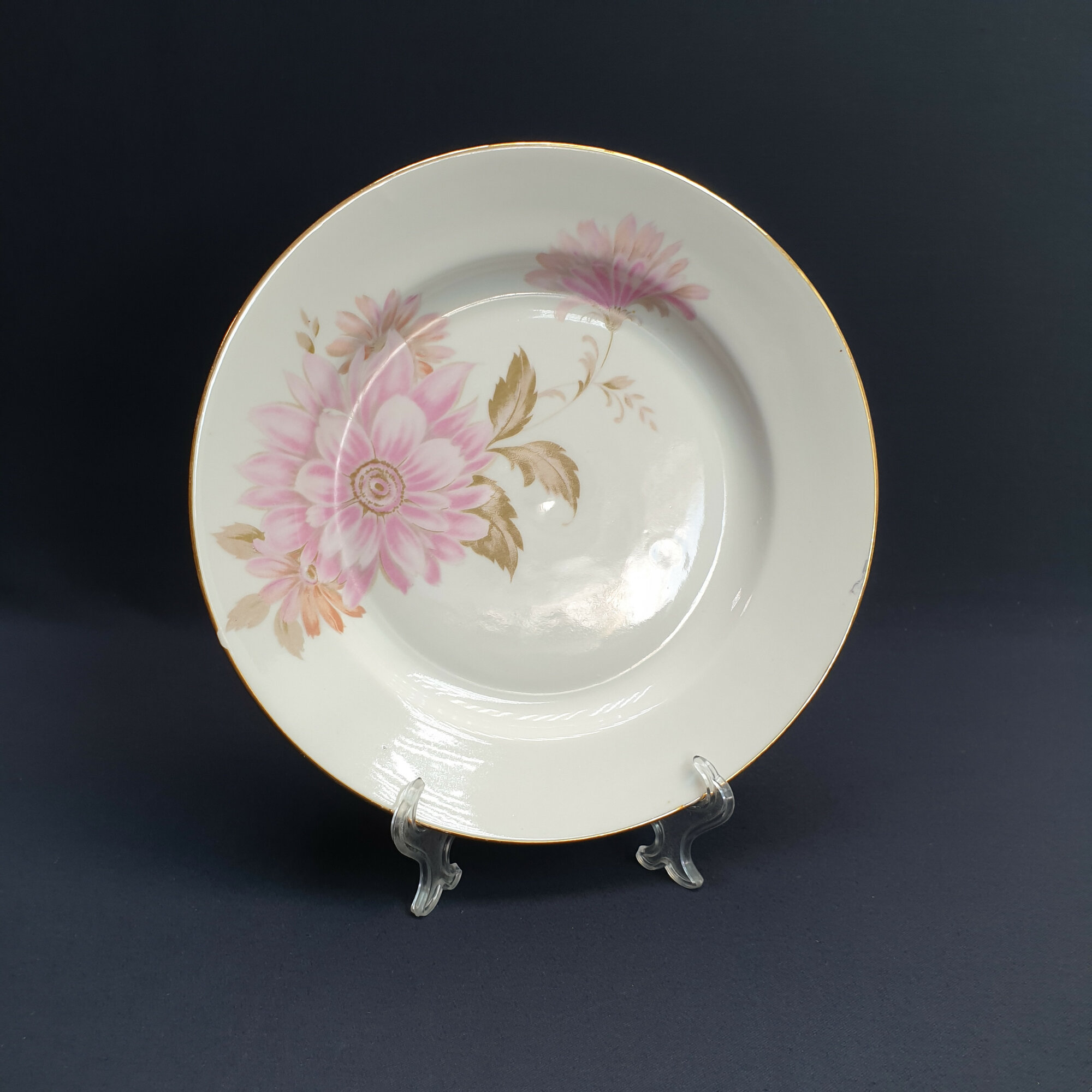 Столовая тарелка Дулево, фарфор деколь позолота 23 см, дефект, винтаж Россия