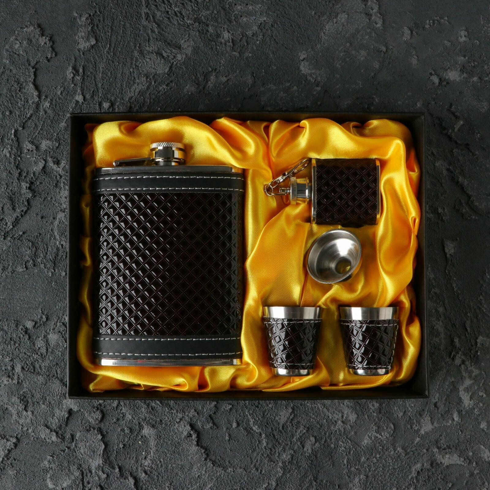 Подарочный набор 5 в 1, фляжка 240 мл, фляжка на брелоке 30 мл, воронка, 2 рюмки, фиолетовый