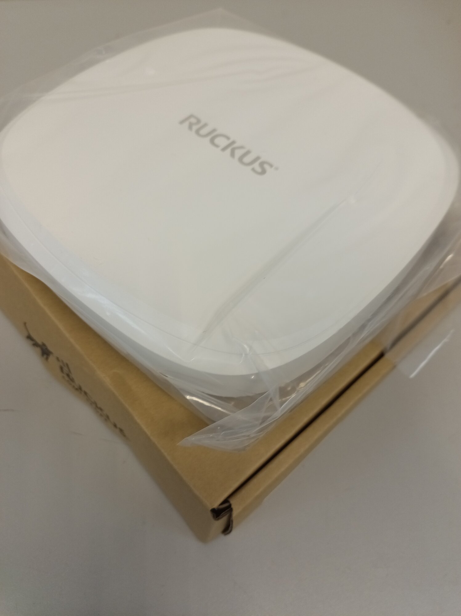 Точка доступа RUCKUS R670 (901-R670-WW00) Wi-Fi wireless Access Point