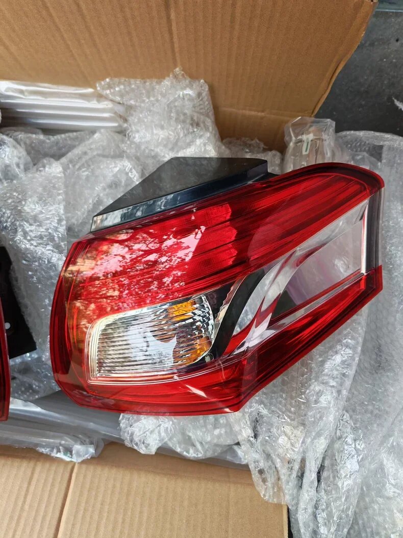 Для Peugeot 4008: внешняя сторона заднего фонаря right side