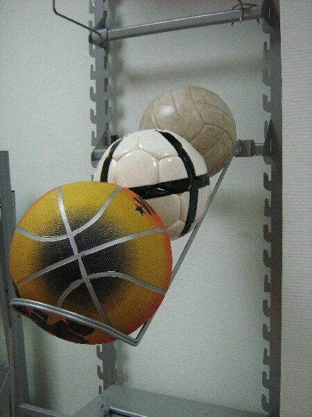 Держатель для 3-х мячей, упаковка 4 шт держателей; металл; в эконом панель, на пот-трубу, сетку; цвет серый