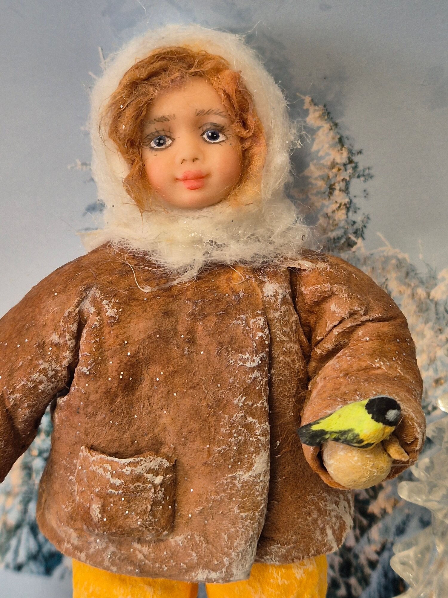 Ватная ёлочная игрушка Affavatta "Девочка и синичка", ручная роспись, высота 12 см