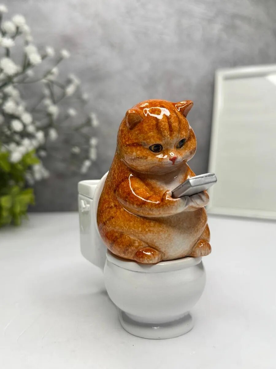 Декоративная фигурка, кот на унитазе с телефоном, подставка для ручек/карандашей