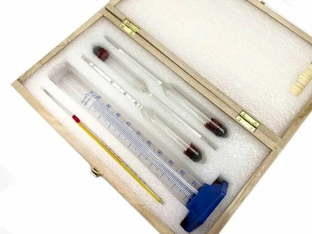 Набор ареометров спиртометров для самогона АСП-3 ГОСТ (0-40, 40-70, 70-100), термометр и мерный цилиндр в деревянном футляре.