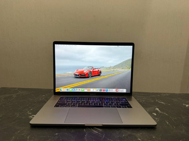 15.4"Ноутбук Apple MacBook Pro 15 2019,Intel Core i7 2.6 ГГц,RAM 16 ГБ 2.4 Ггц DDR4,SSD 512 ГБ,AMD Radeon Pro 555X,macOS