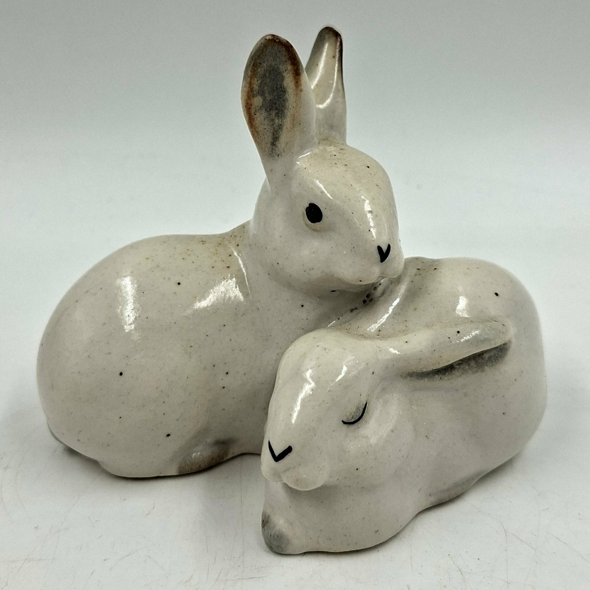 Статуэтка «Зайцы» (без клейма), фарфор, роспись, Артель «Прогресс», СССР, 1950-1960 гг.