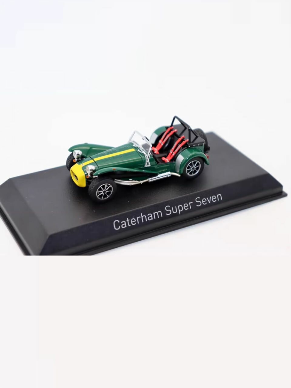 Коллекционная модель легкосплавного автомобиля Norev 1/43 Caterham Super Seven 1979 года выпуска