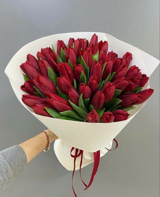 Букет из 101 красной розы - большой подарочный букет свежих роз, роскошный букет из свежих роз