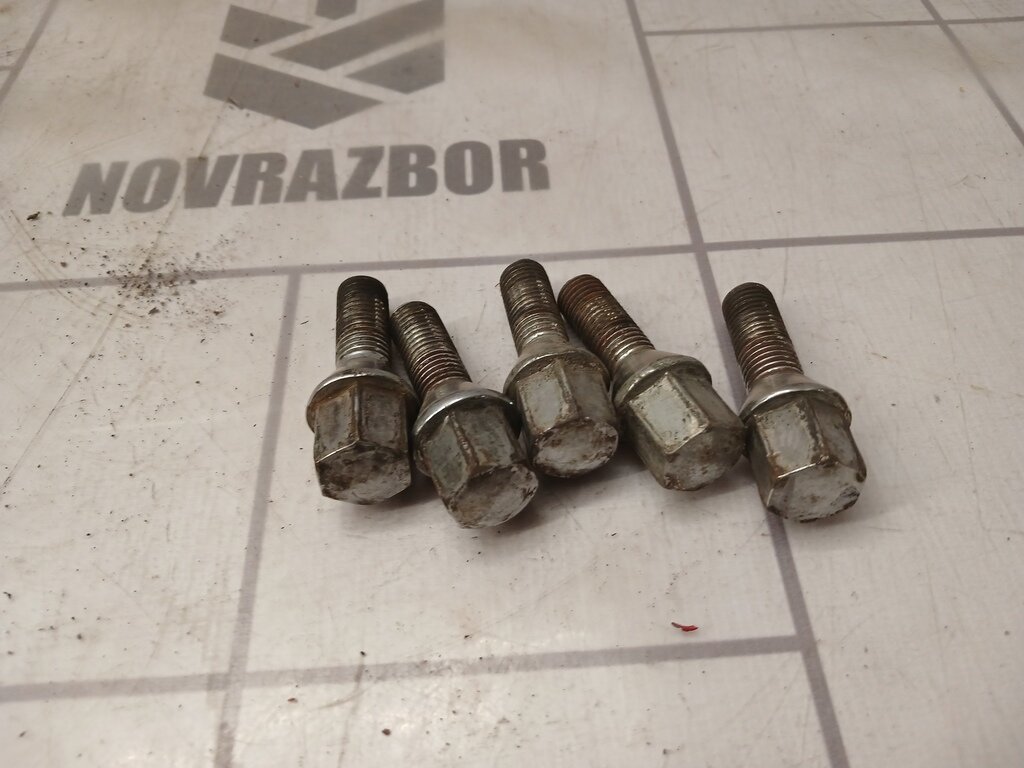 Болт колесный Opel Astra H / Family 2004 >