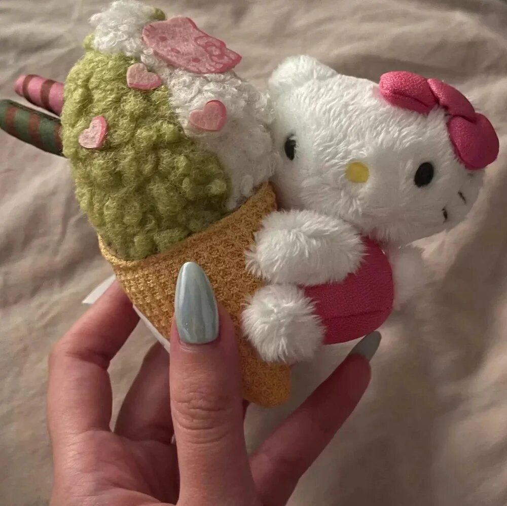 Минисо плюшевый брелок Hello Kitty KT-A