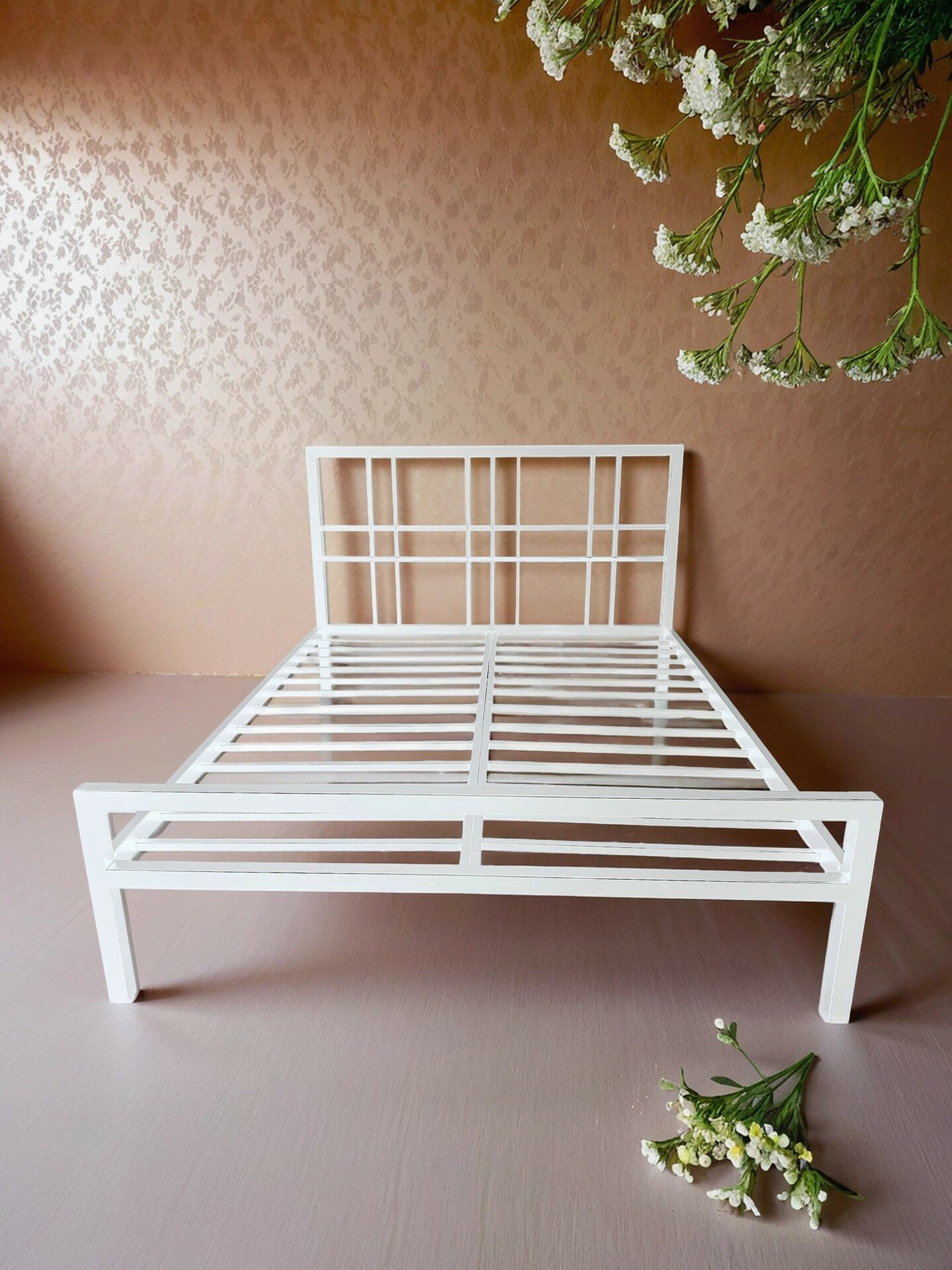 Кровать "Эмили", с усиленной кованой конструкцией, для детей, белая