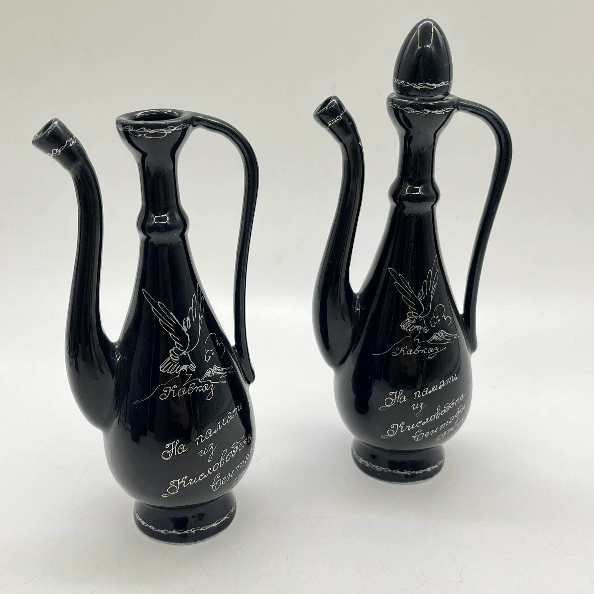 Набор из 2 кувшинчиков для масел с дарственной надписью, керамика, СССР, 1974 г.