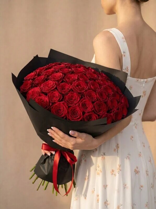 Букет из красных роз — Роскошный букет из красной бархатной розы, 101 шт