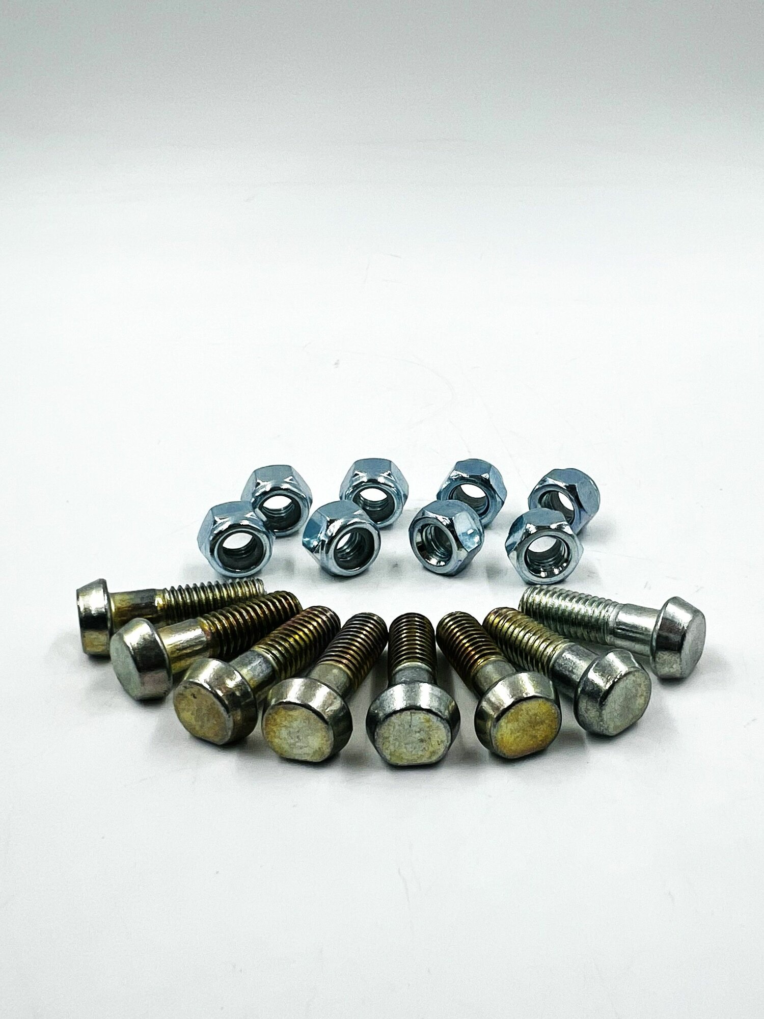 Болт крепления фланцев карданного вала в сборе М8х26 подходит для ВАЗ 2101-07, 2121 комплект 8 шт