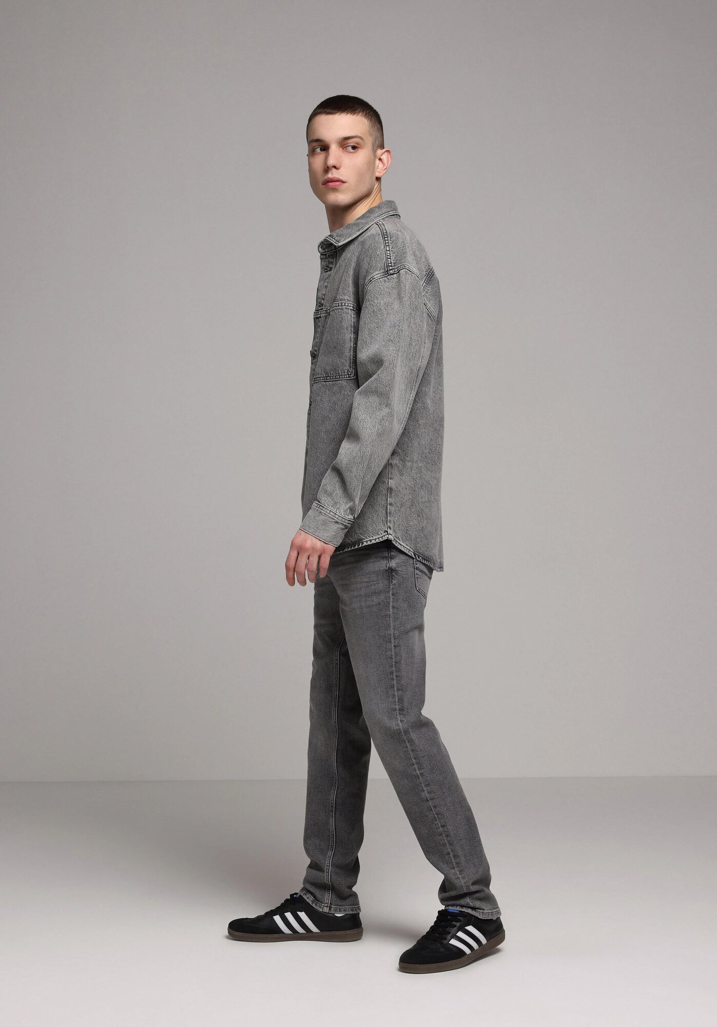 Джинсы 044 KARL Straight Fit 