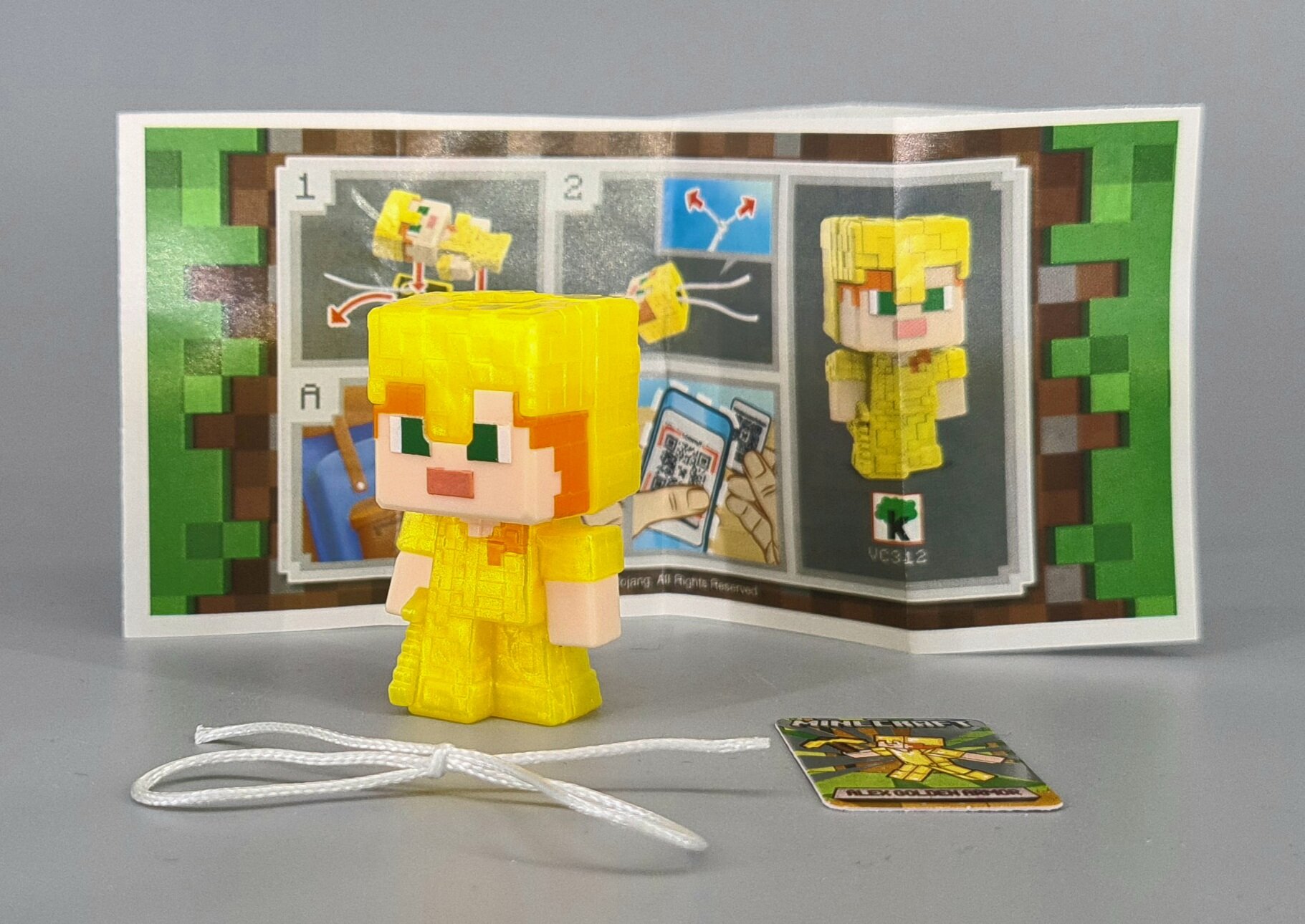 Коллекционная фигурка Aлeкс в бpoне (VC312) из серии KINDER JOY MINECRAFT, 2026 г