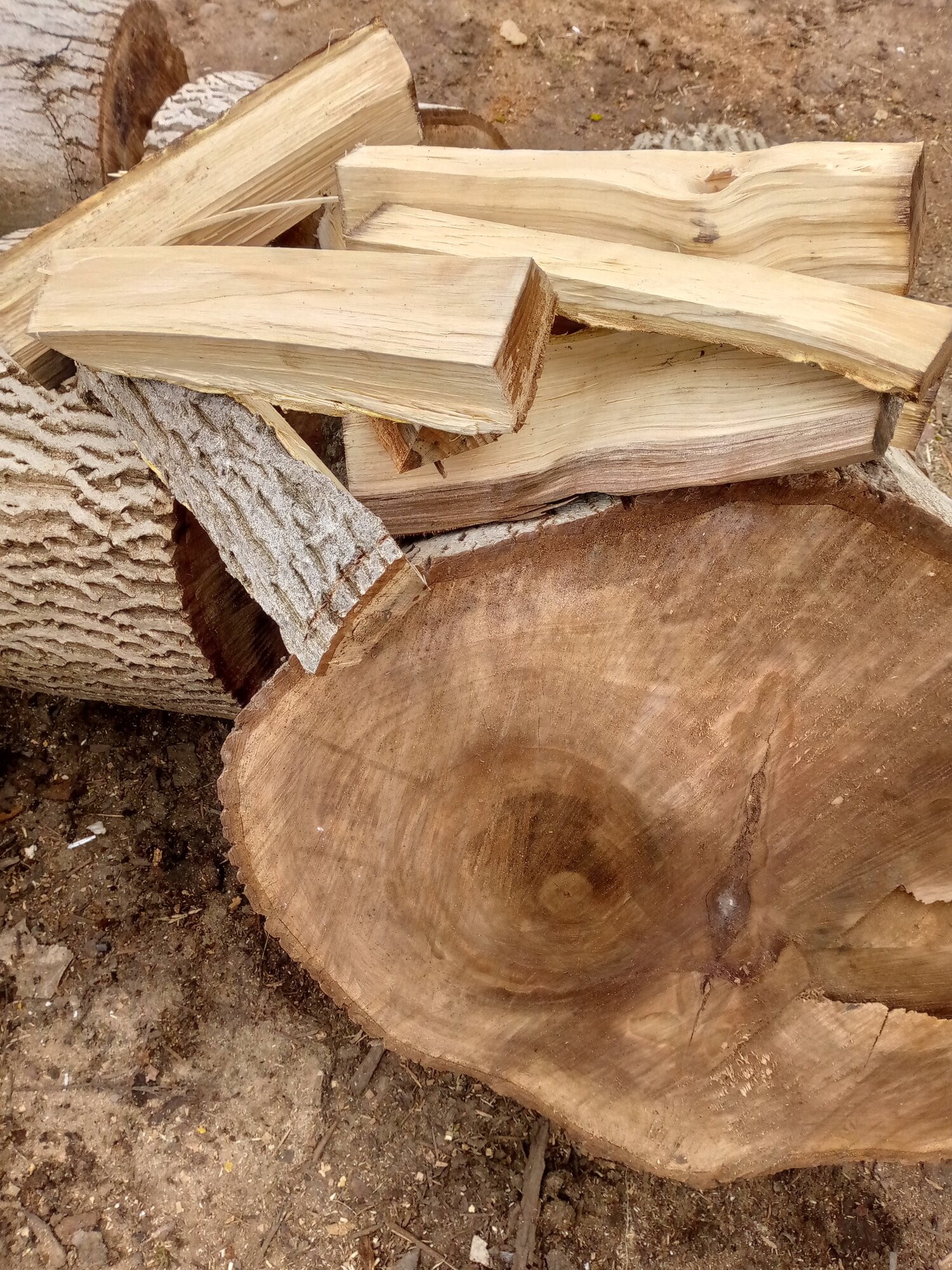 Дрова из дерева грецкий орех 12 кг, для бани/камина/мангала.