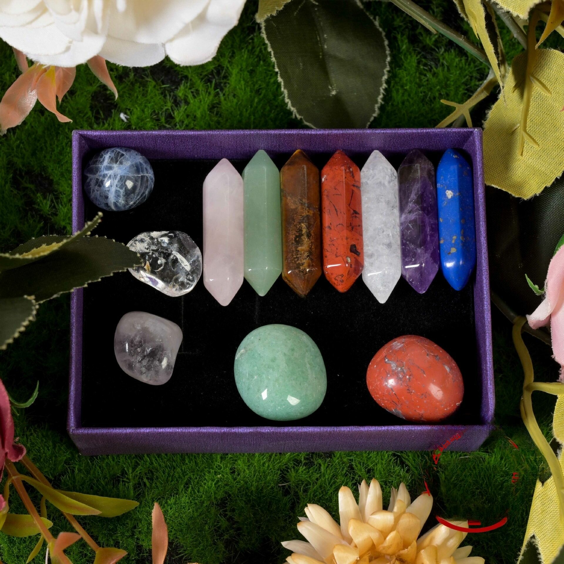 Набор натуральных камней, аметист, розовый кварц, нефрит и др, разноцветный, магический.