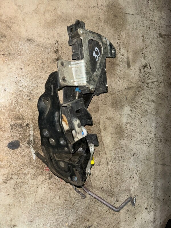 Замок боковой двери Hyundai Accent G4EC перед. прав. (б/у)