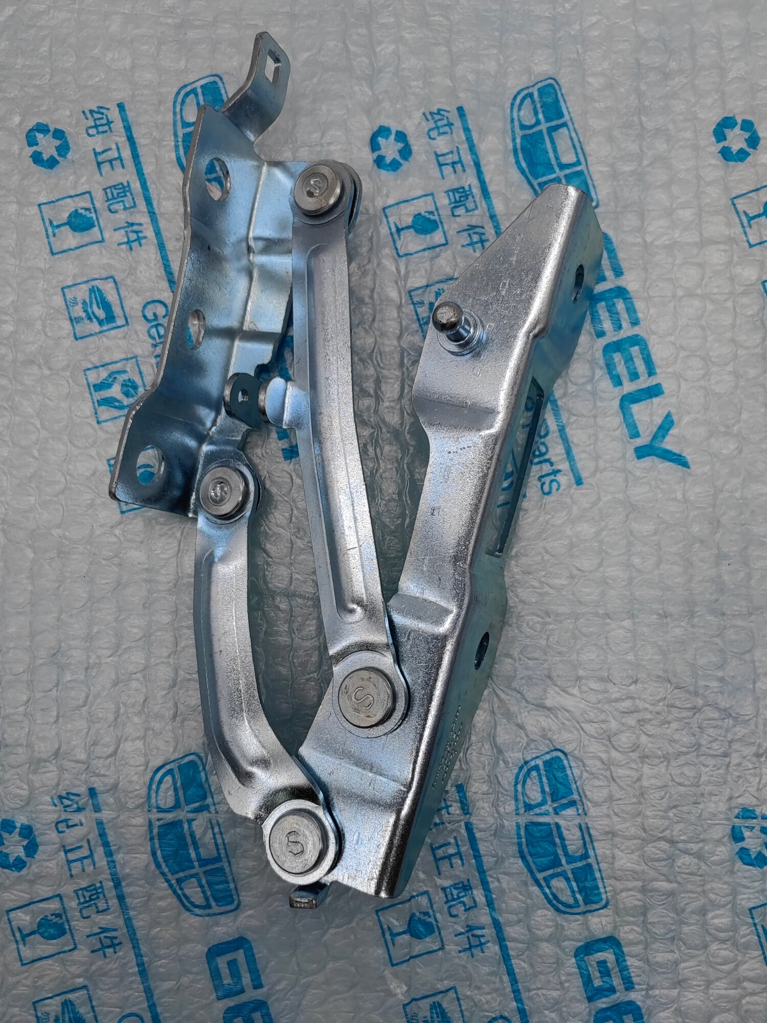 GEELY Петля капота левая Geely Monjaro 5032064900C15