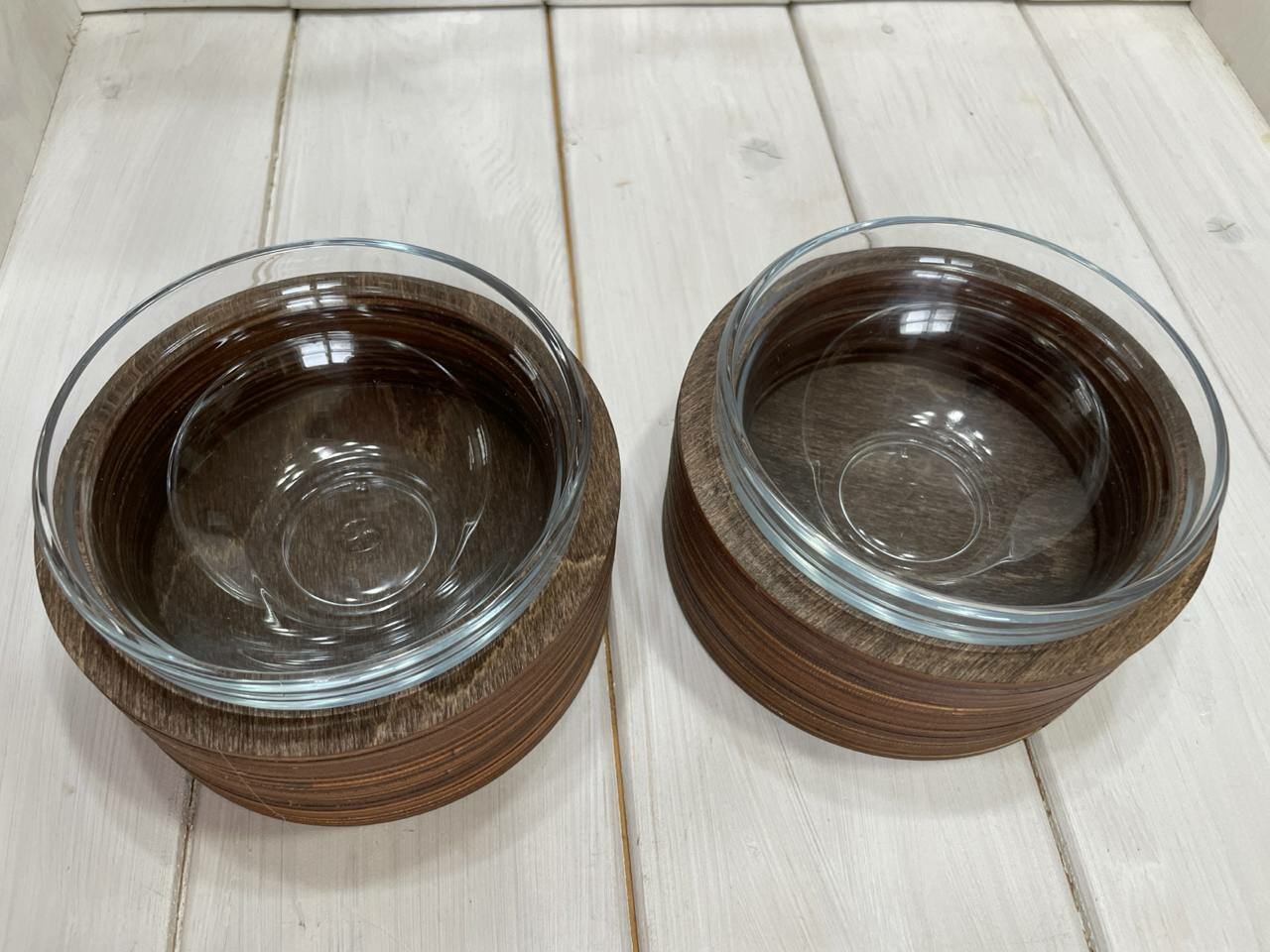 Миски для животных (кошек, собак) на деревянной подставке, ДВЕ стеклянных тарелки, две по 300мл