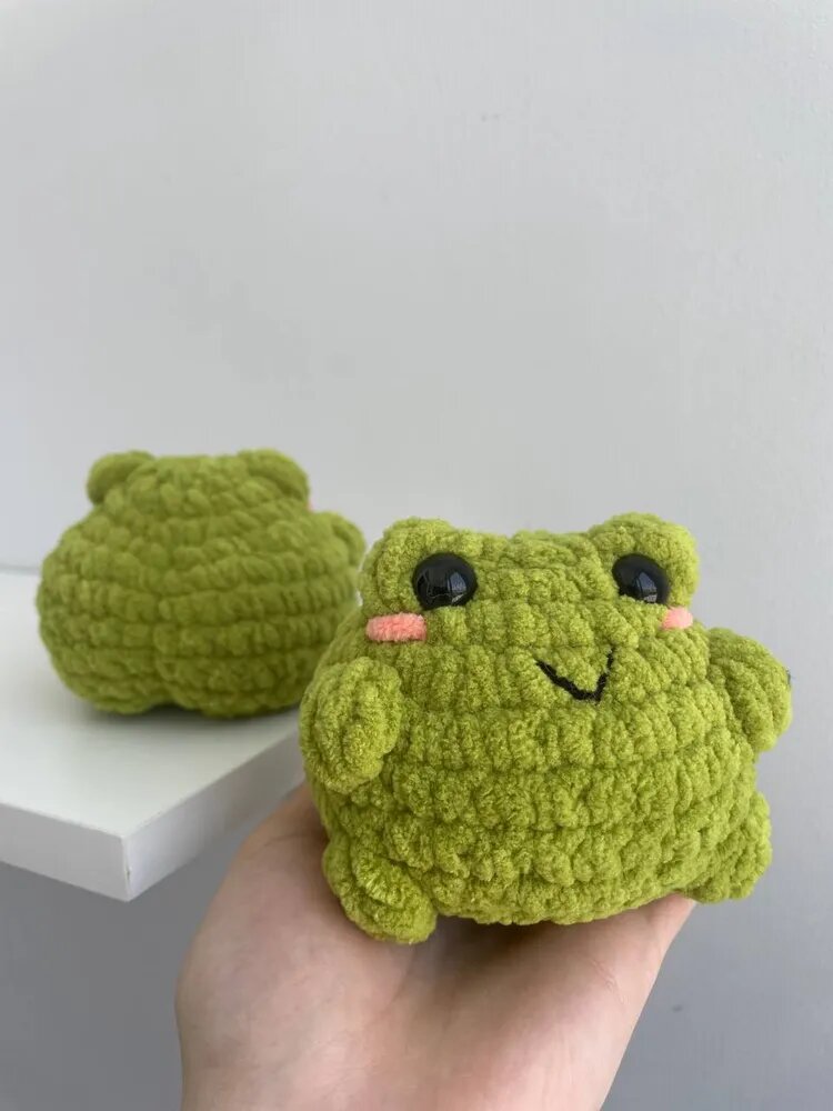 Вязаная игрушка-лягушка своими руками