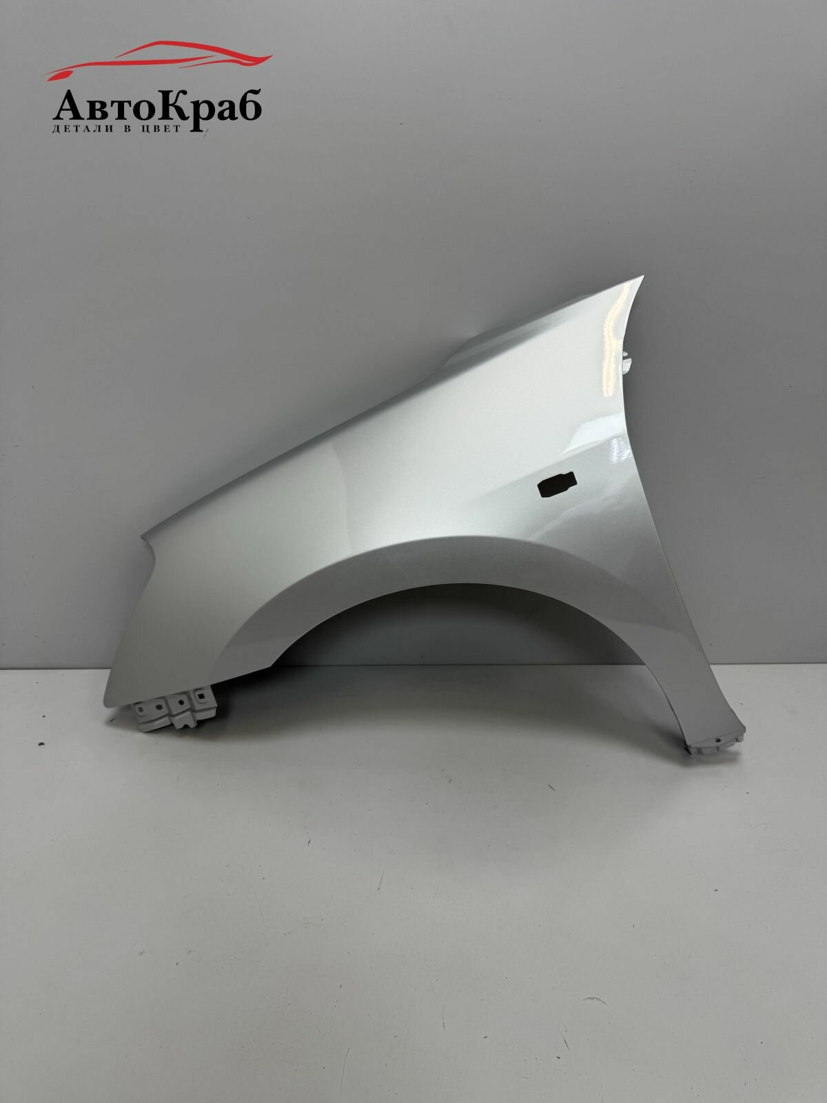 Крыло переднее левое в цвет для Ниссан Альмера G15 2012 - 2018 г. ZBD - серебристый