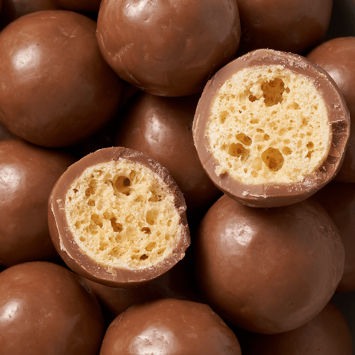 Драже Maltesers хрустящие шарики, покрытые молочным шоколадом, 37 г — фото 1