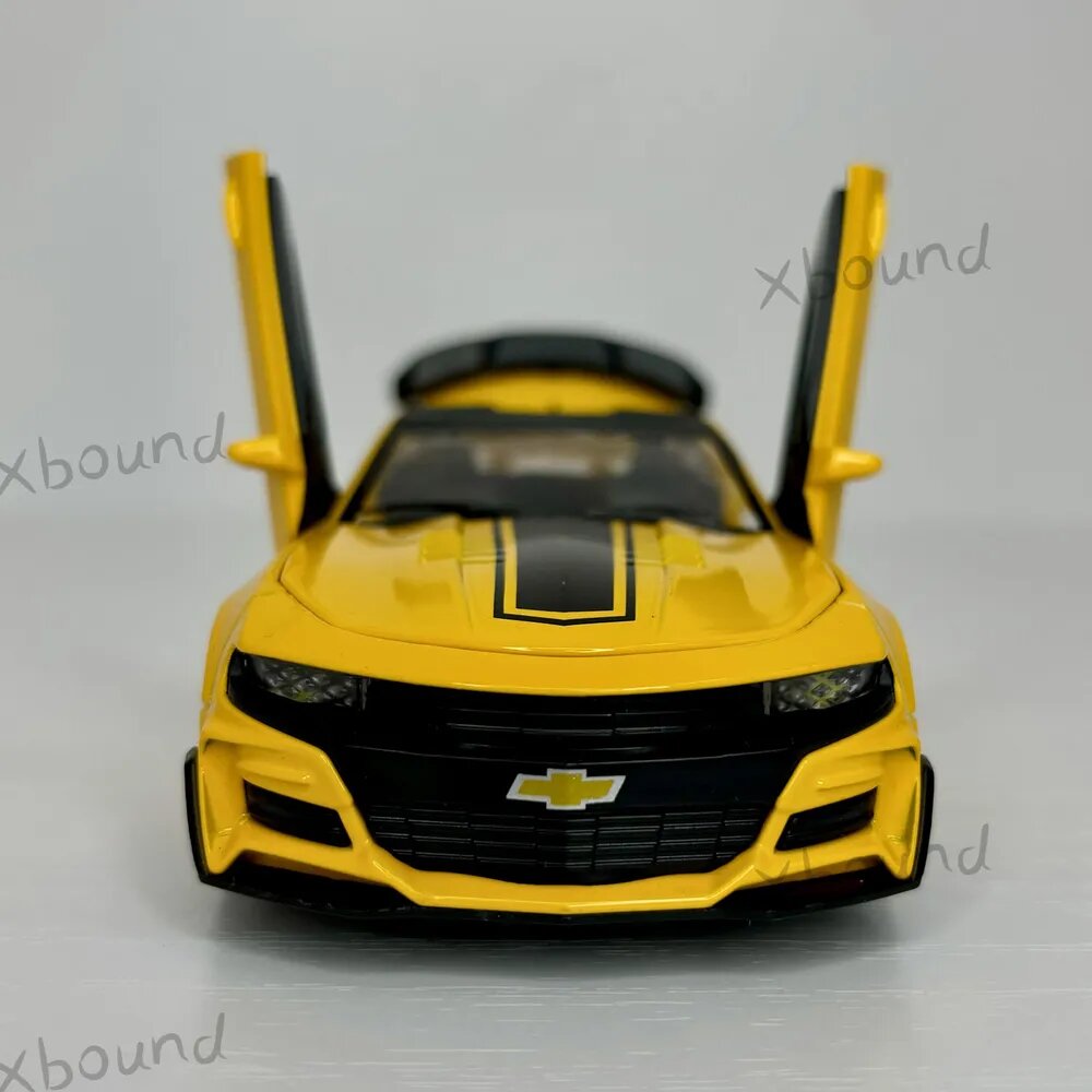 Машинка Chevrolet Camaro желтая металлическая инерционная 1:32 с открывающимися дверями, капотом, багажником, звуком и светом — фото 1