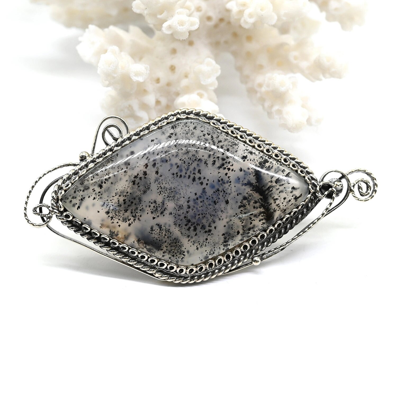 Брошь, агат