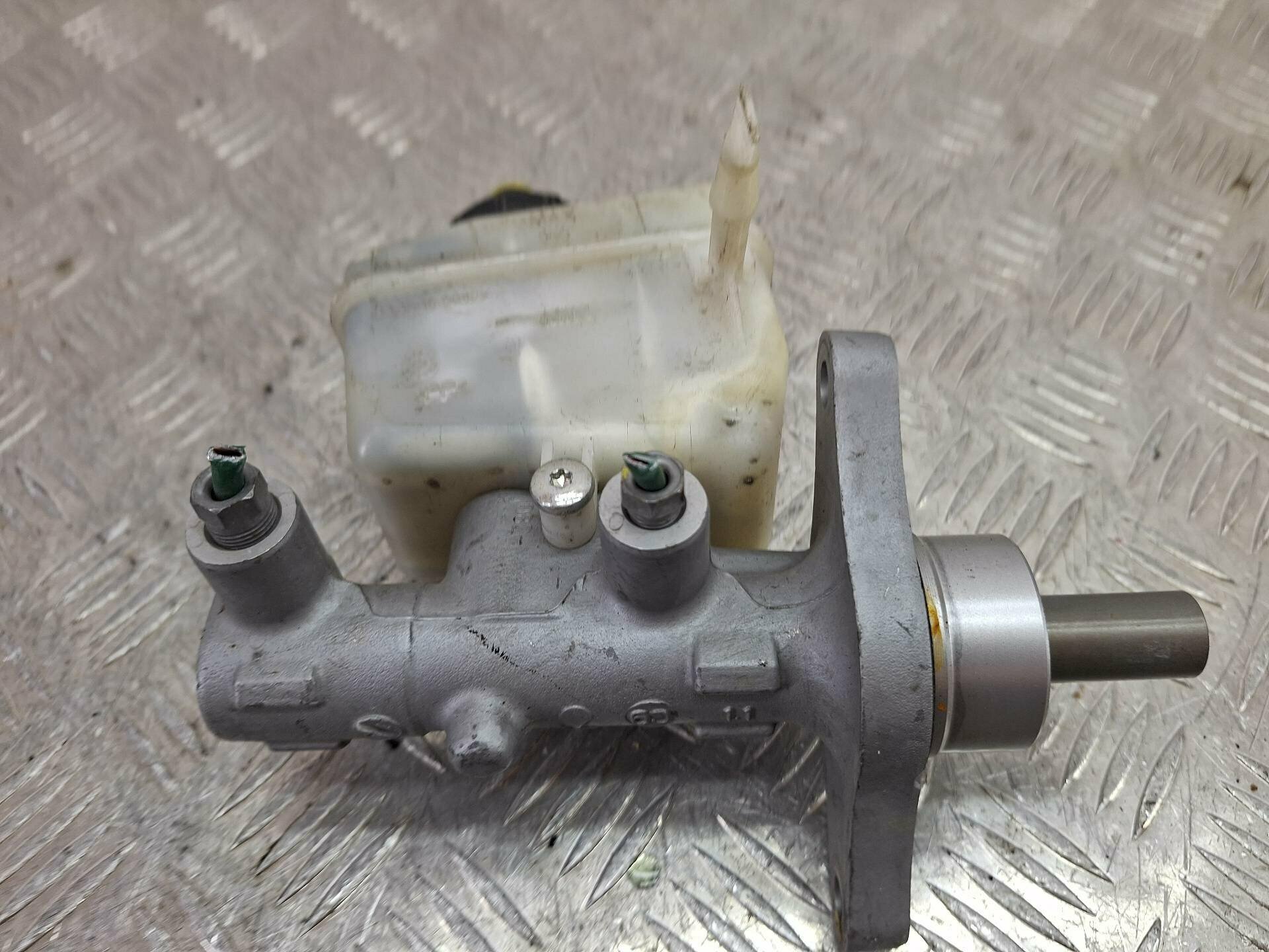 Главный тормозной цилиндр Dacia Sandero 2010 03350890471