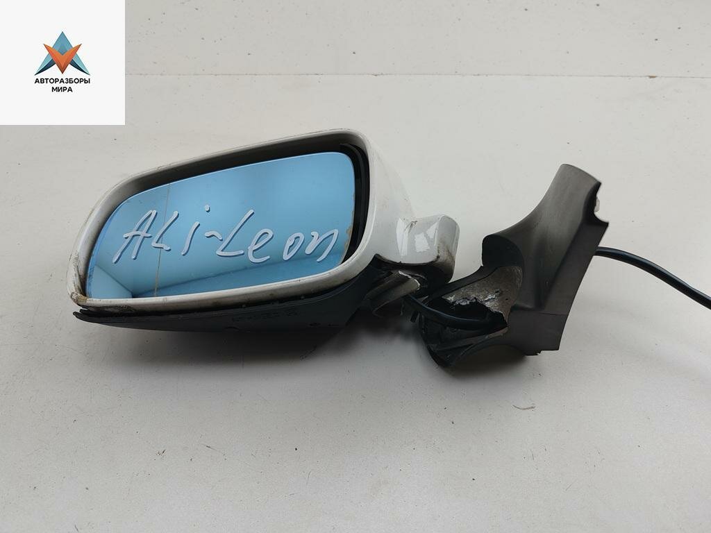 Зеркало левое Volkswagen Golf 4 1999 1J0857933