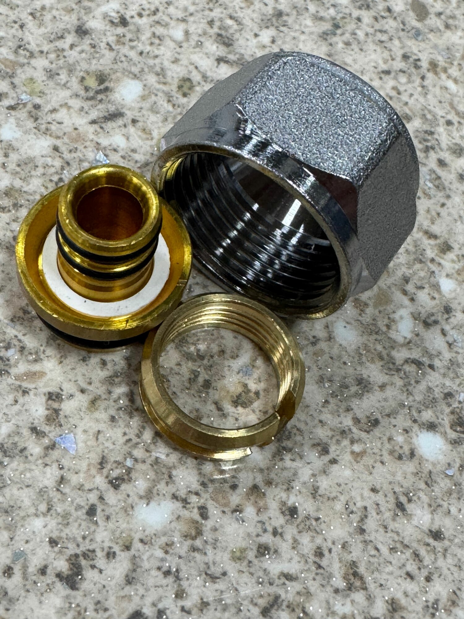 Соединитель FAR 16(2.0)х3/4" коллекторный(евроконус 16-3/4)