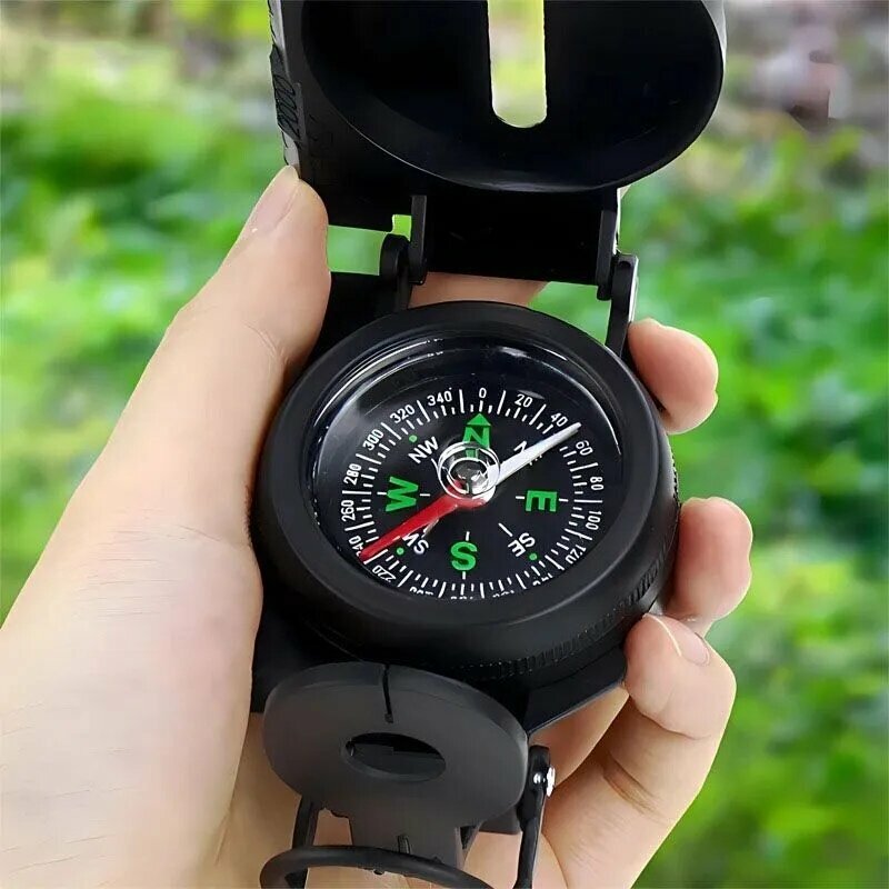 Компас для ориентирования: игрушка для игр на улице, обучения в походах с ремешком на руку