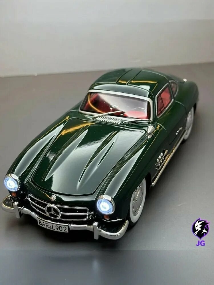 Модель Mercedes-Benz 300SL, ретро автомобиль, зеленый, металлический корпус, инерционный механизм, для коллекции и декора кабинета